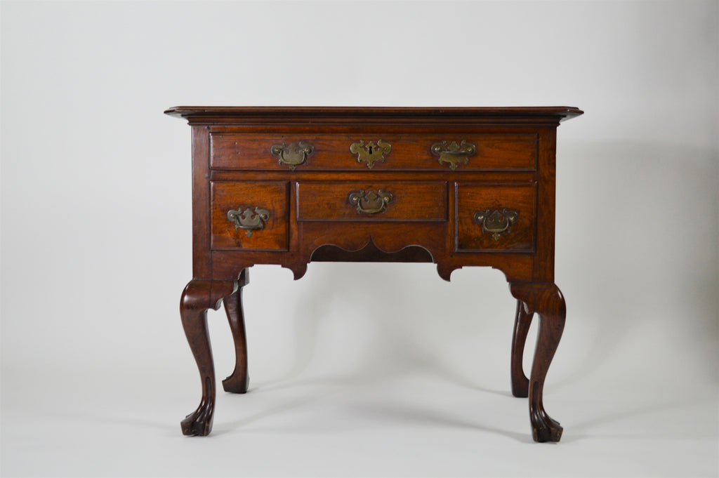 Philadelphia Dressing Table (Inv. 0338) – Arader Galleries